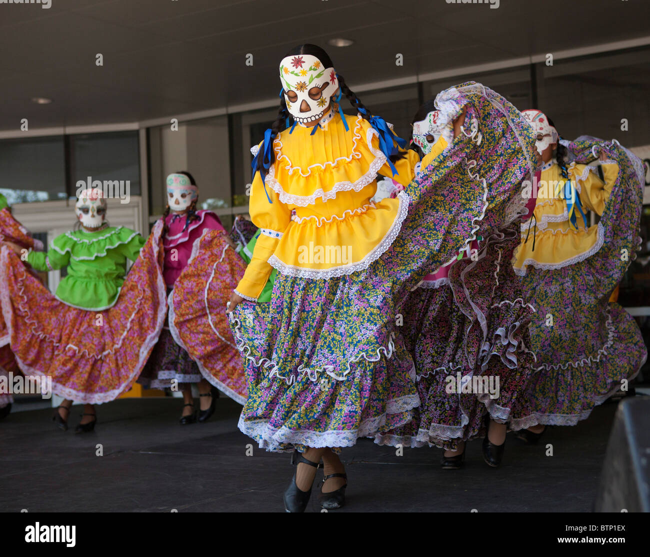 Folklorico hi-res stock photography and images - Alamy