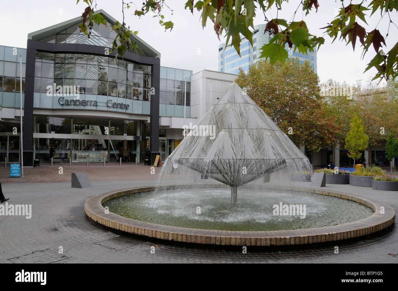 Canberra fountain hi-res stock photography and images - Alamy