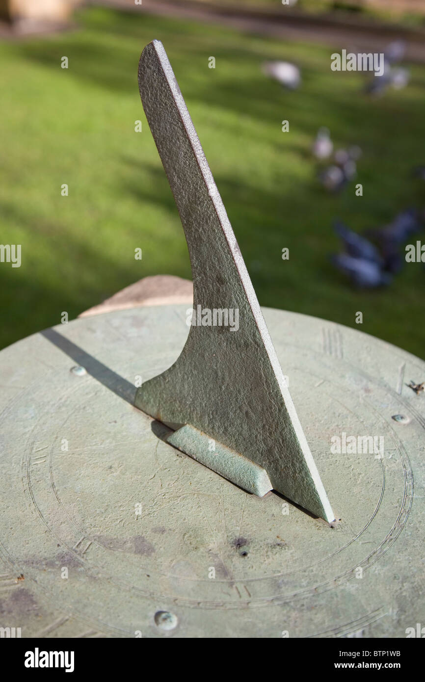 Sundial hi-res stock photography and images - Alamy