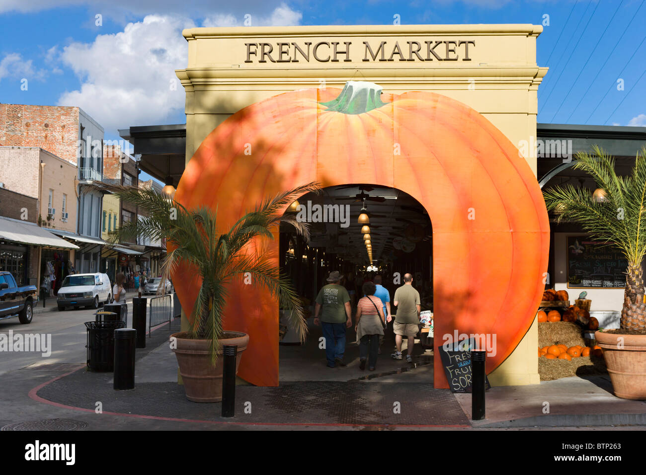 French farmers market hi-res stock photography and images - Alamy
