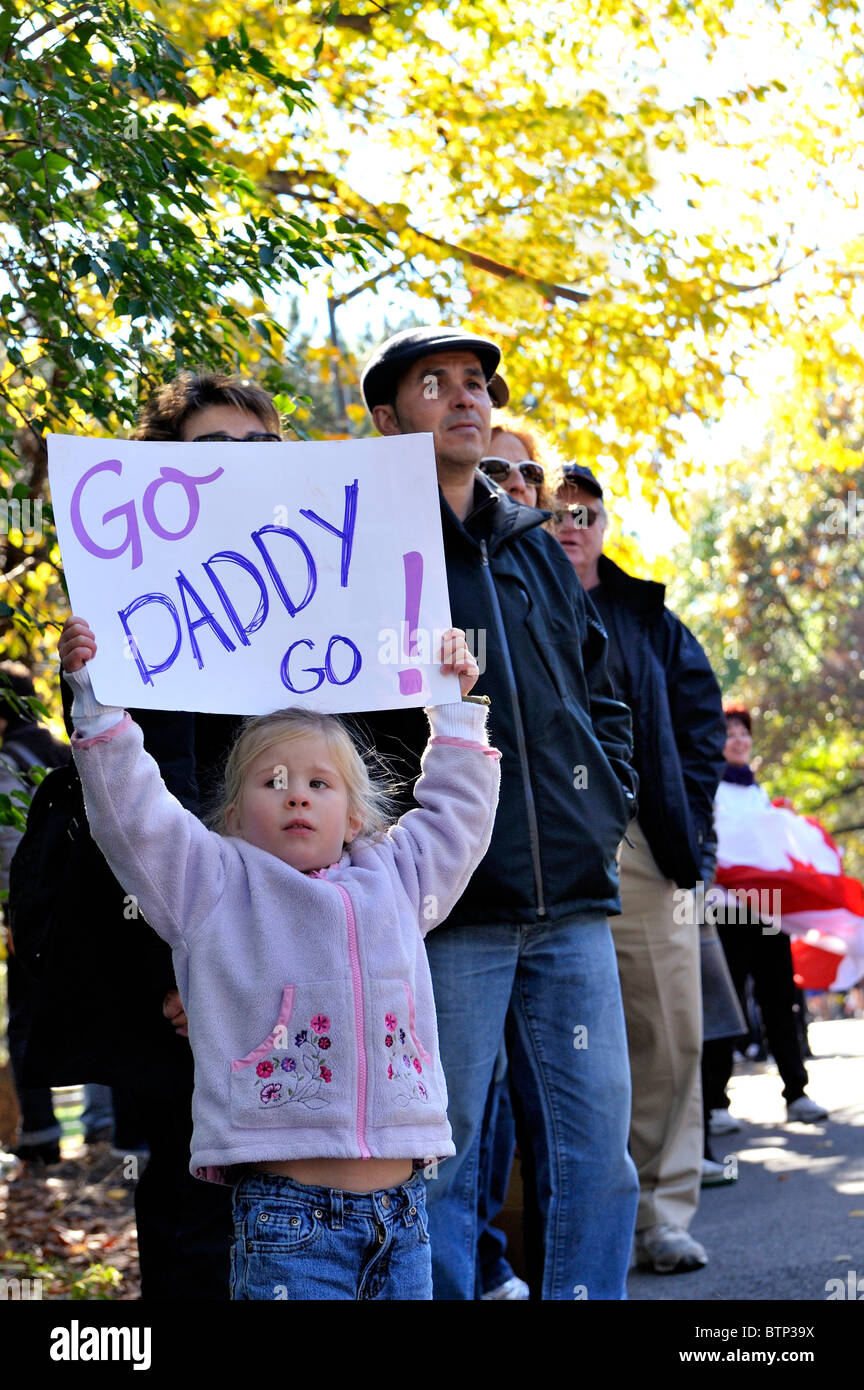 Child sports crowd sign hi-res stock photography and images - Alamy