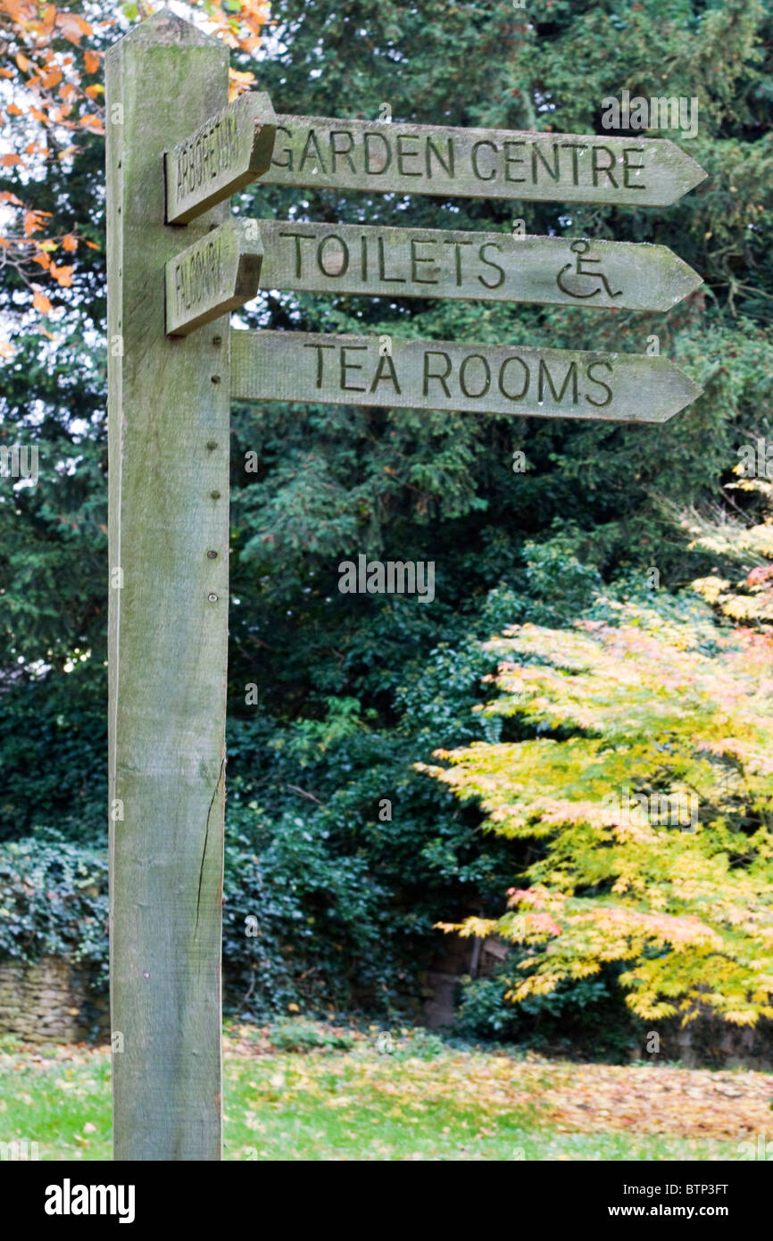 Sign post to green way gardens hi-res stock photography and images - Alamy