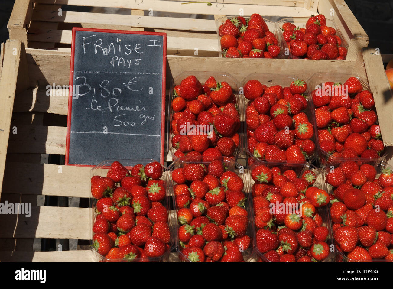 Stawberry stall hi-res stock photography and images - Alamy