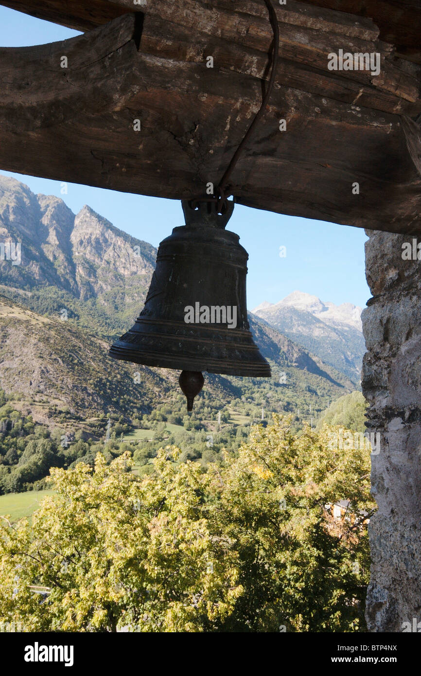 Spain, Catalan Pyrenees, Vall de Boí, Boi, bell with mountain backdrop ...