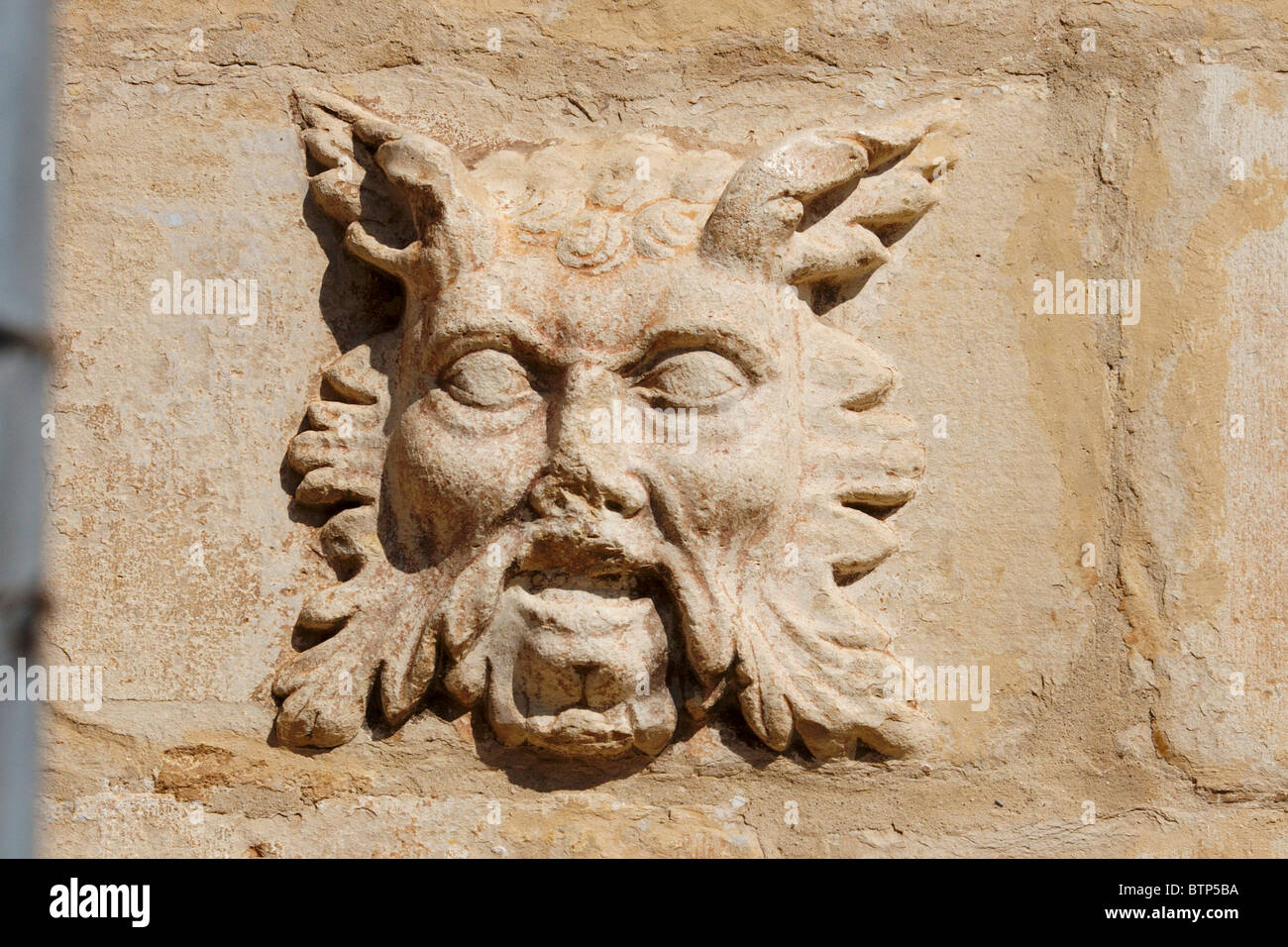 Facade building bas relief hi-res stock photography and images - Alamy