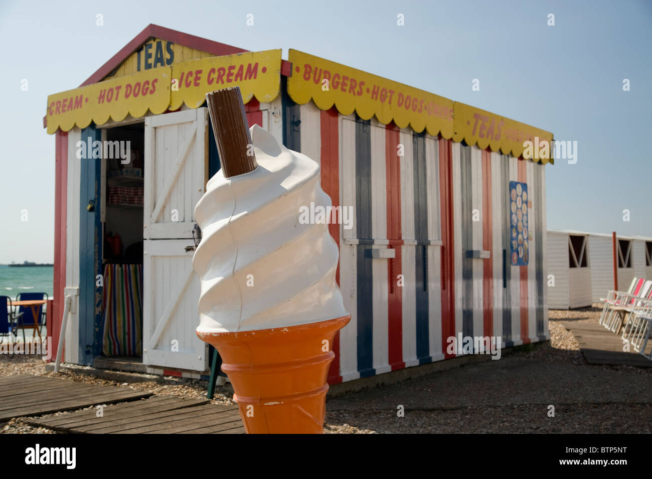 Beach Kiosk, Ice Cream Sign, Dorset, UK Stock Photo - Alamy