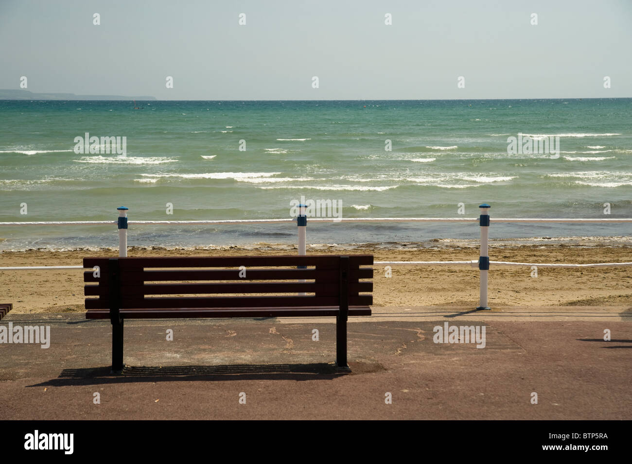 Bench on weymouth beach hi-res stock photography and images - Alamy