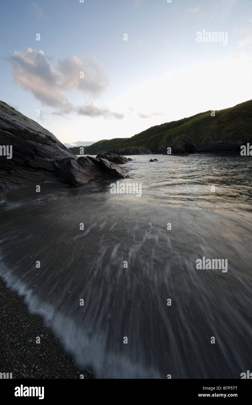 Lansallos Beach, Dusk, Cornwall, UK Stock Photo - Alamy