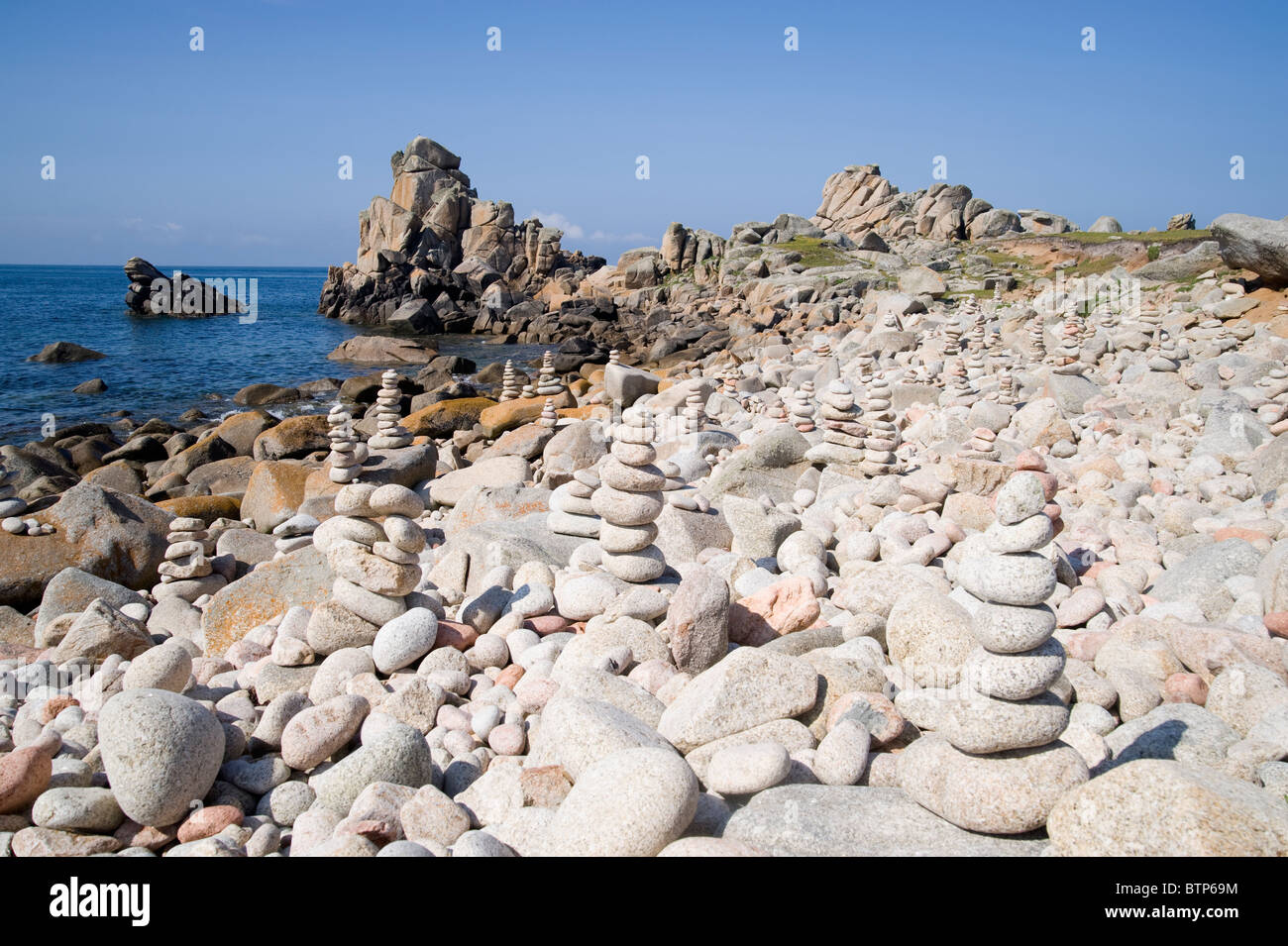 Uk pebble beach in st agnes beach hi-res stock photography and images ...