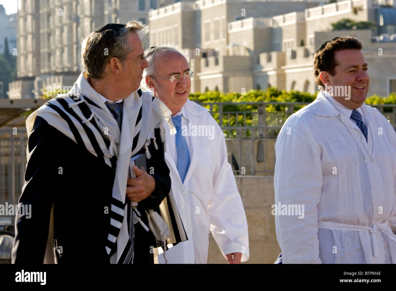 Jewish men dressed in traditional religious clothes go to the Wailing ...