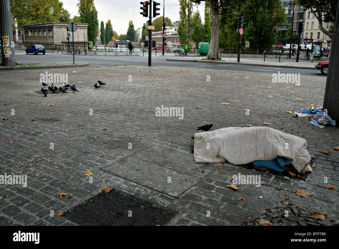 homeless person in paris france Stock Photo - Alamy