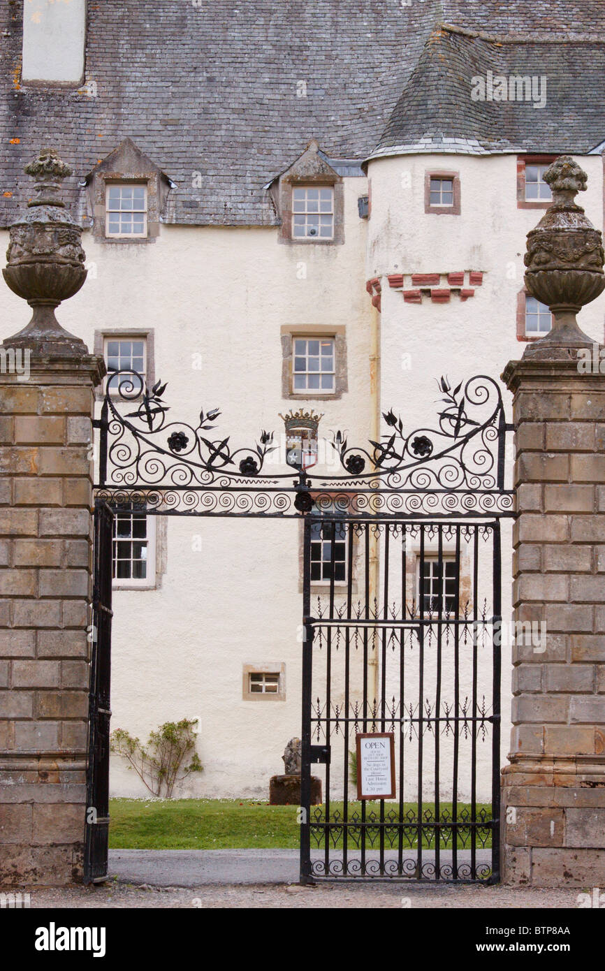 Scottish gate house hi-res stock photography and images - Alamy