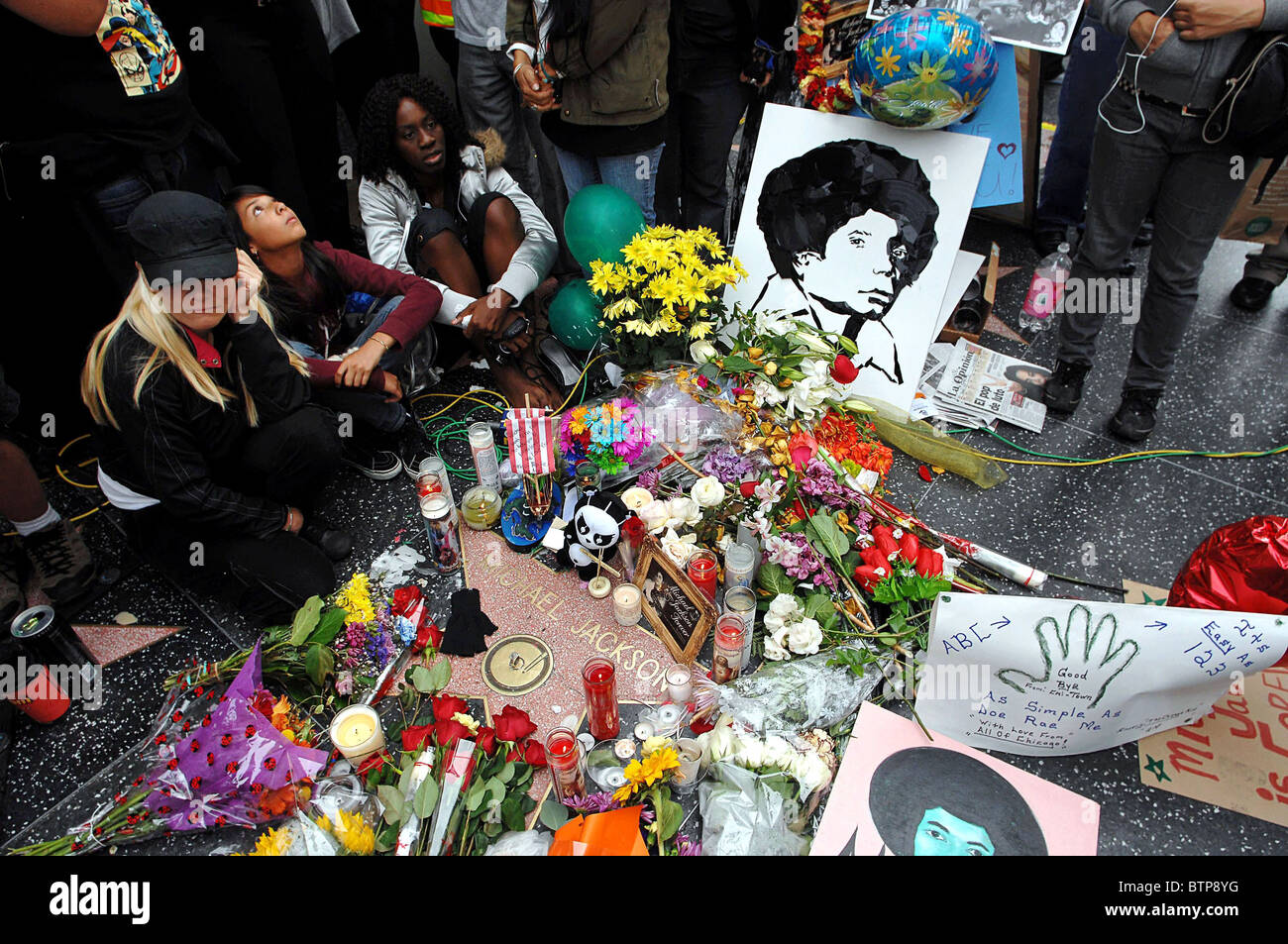 Fans Leave Flowers on Michael Jackson's Star on the Hollywood Walk of ...