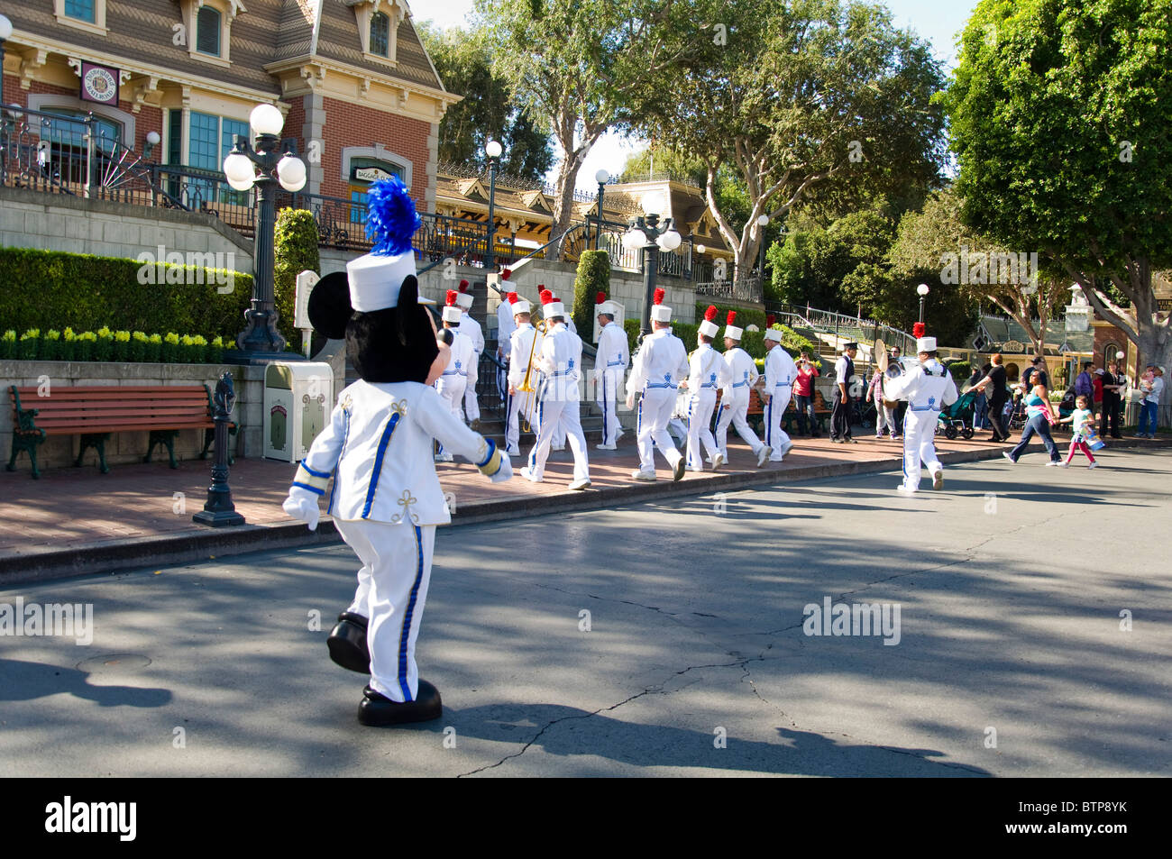 Disneyland musicians hi-res stock photography and images - Alamy