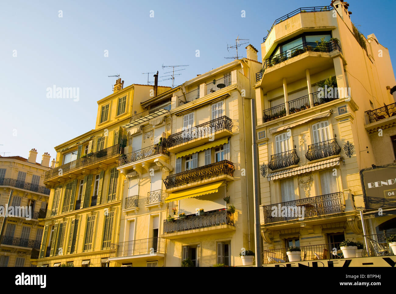 Buildings of france hi-res stock photography and images - Alamy