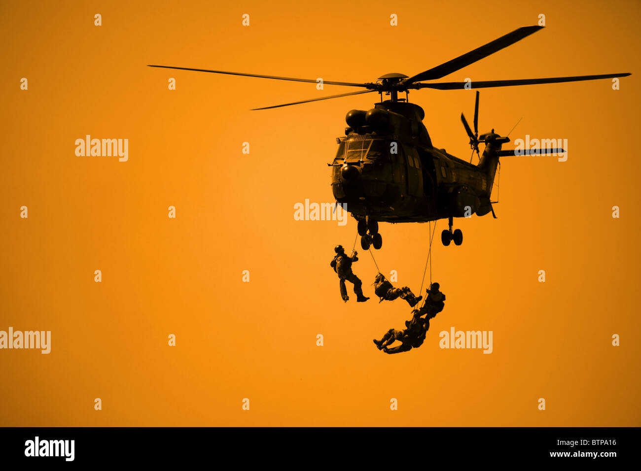 Helicopter soldiers jump hi-res stock photography and images - Alamy