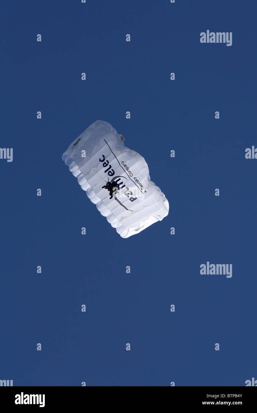 Parachute extreme sport athlete hi-res stock photography and images - Alamy