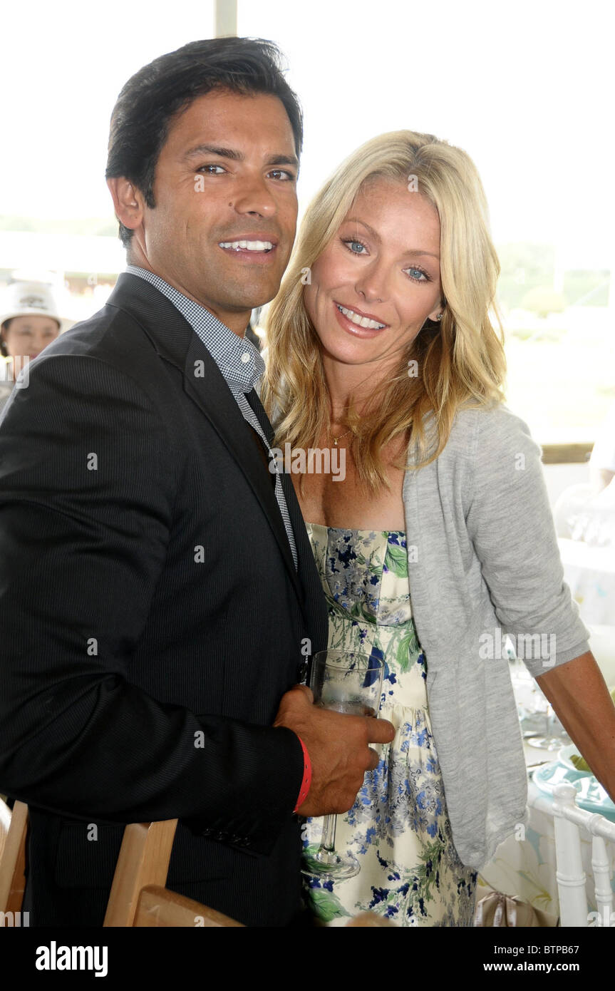 Kelly ripa hampton classic horse hi-res stock photography and images ...
