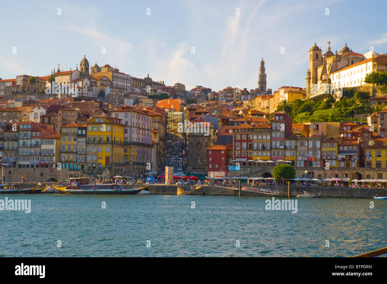 Porto cais da ribeira hi-res stock photography and images - Alamy