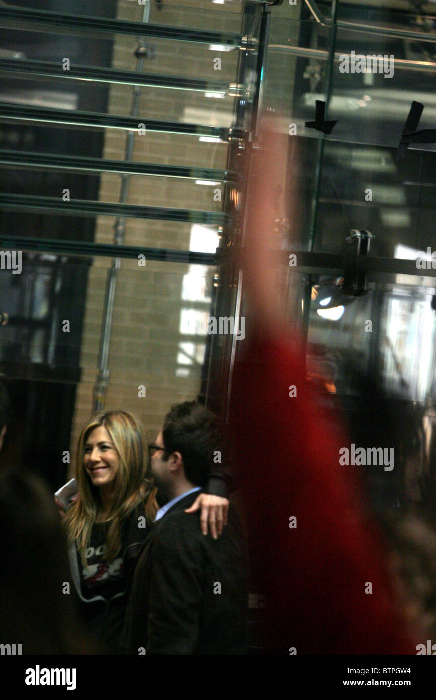 Jennifer Aniston Shooting THE BASTER Stock Photo - Alamy