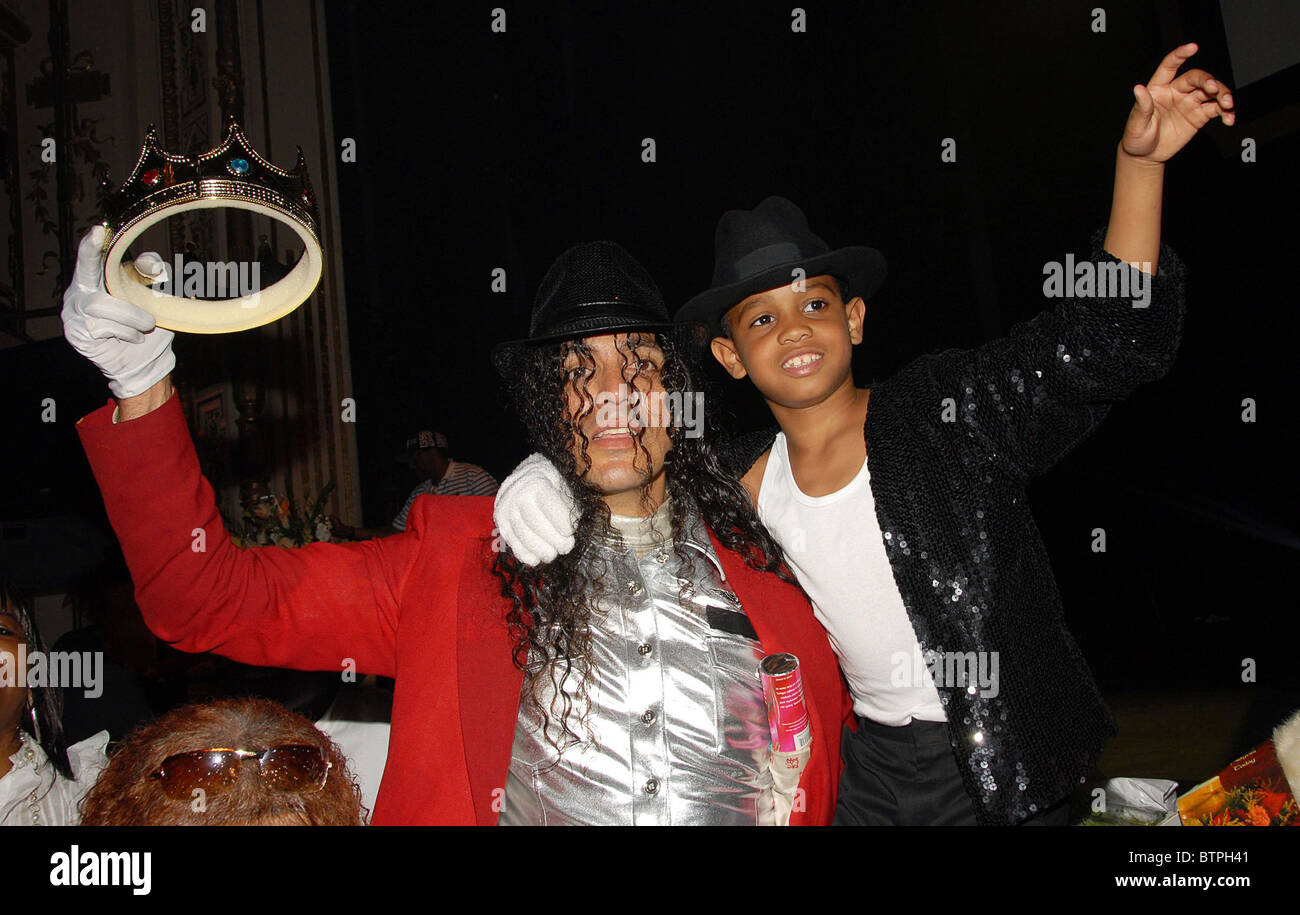 Apollo Theater Public Memorial for Michael Jackson Stock Photo - Alamy