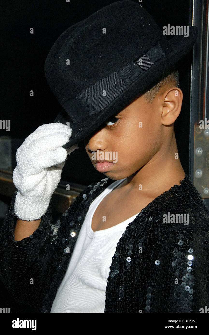 Apollo Theater Public Memorial for Michael Jackson Stock Photo - Alamy