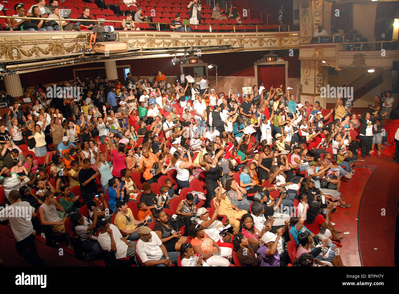 The inside of apollo theater hi-res stock photography and images - Alamy