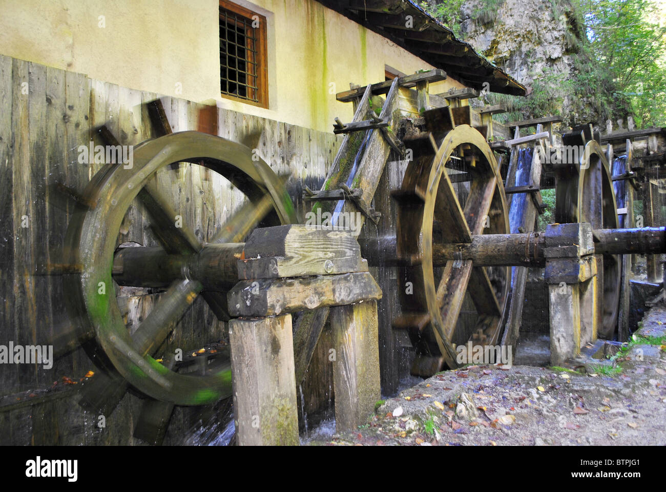 Wheel of an ancient water-mill close up Stock Photo - Alamy