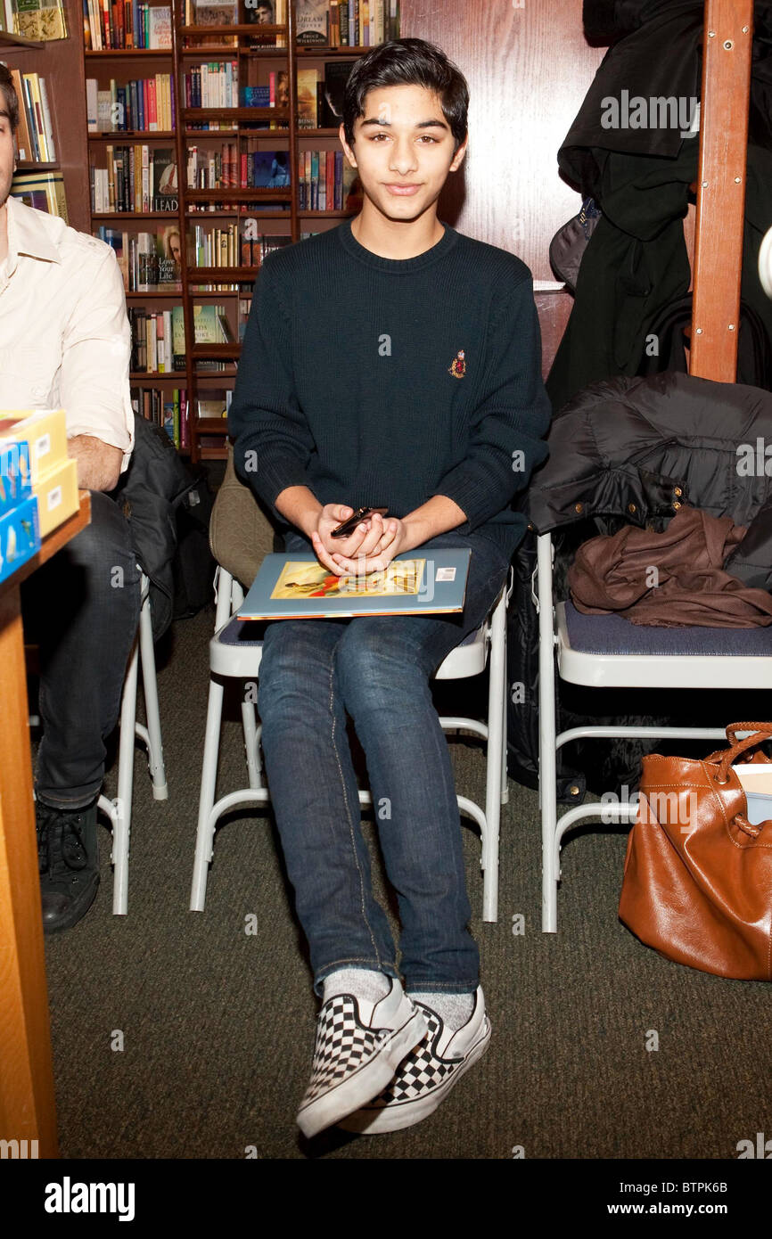 Jose! Born to Dance Book Reading by Mark Indelicato Stock Photo - Alamy