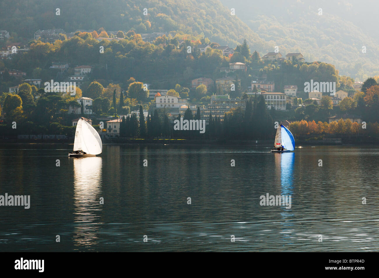 Sailing yacht on lake como hi-res stock photography and images - Alamy