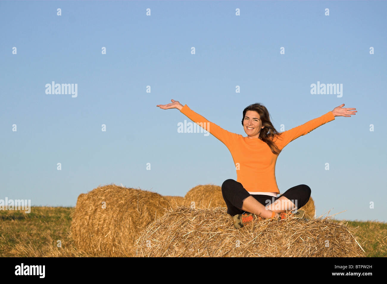 Beautiful woman with open arms Stock Photo - Alamy