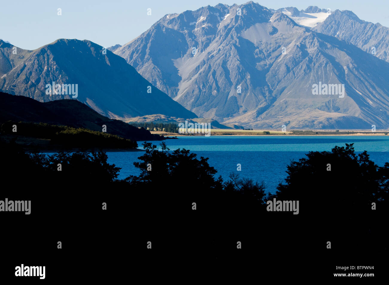 Ben Ohau Range of Mountains, Ruataniwha Conservation Park,Shores of ...