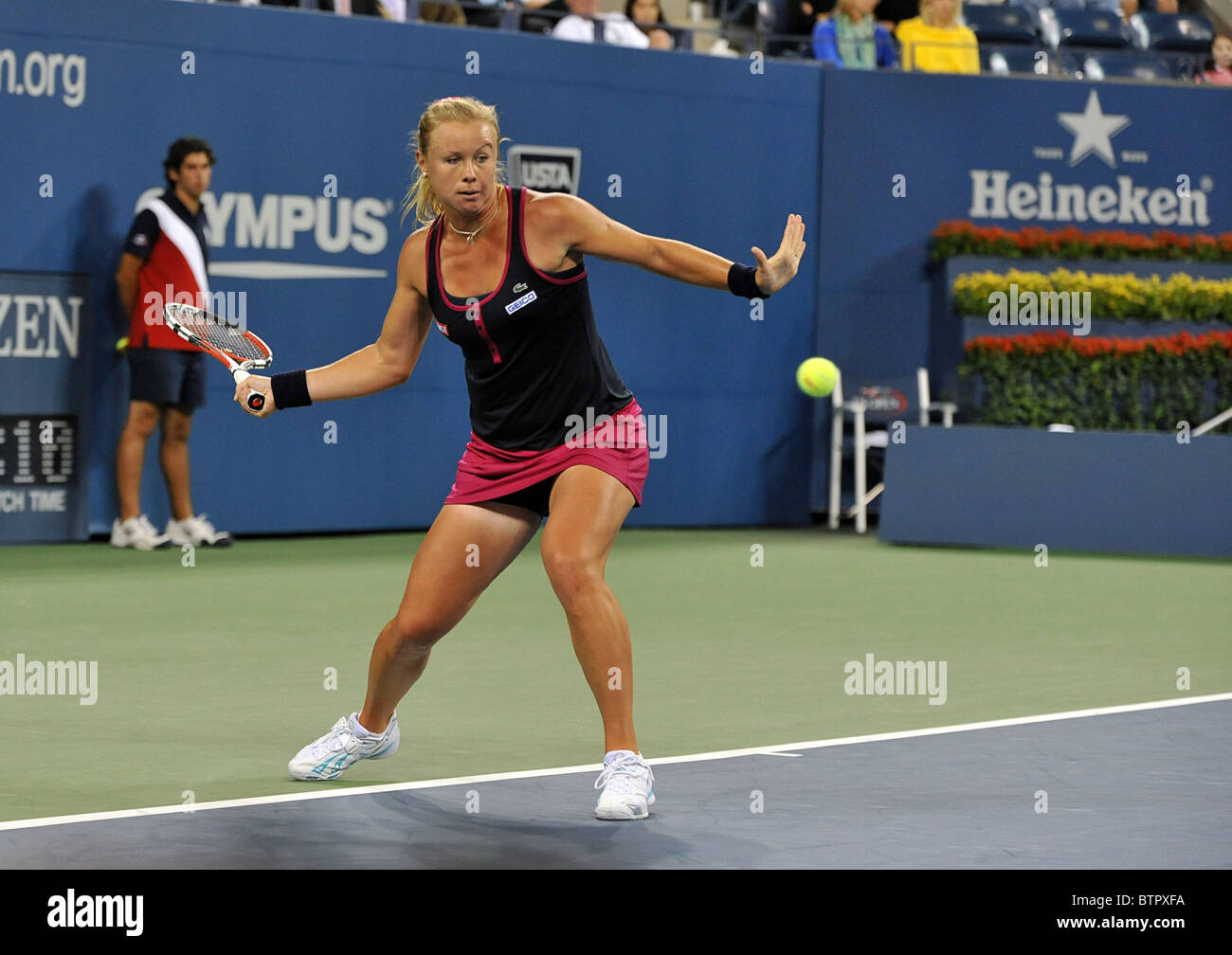 US Open 2009: Venus Williams vs Vera Dushevina Stock Photo - Alamy
