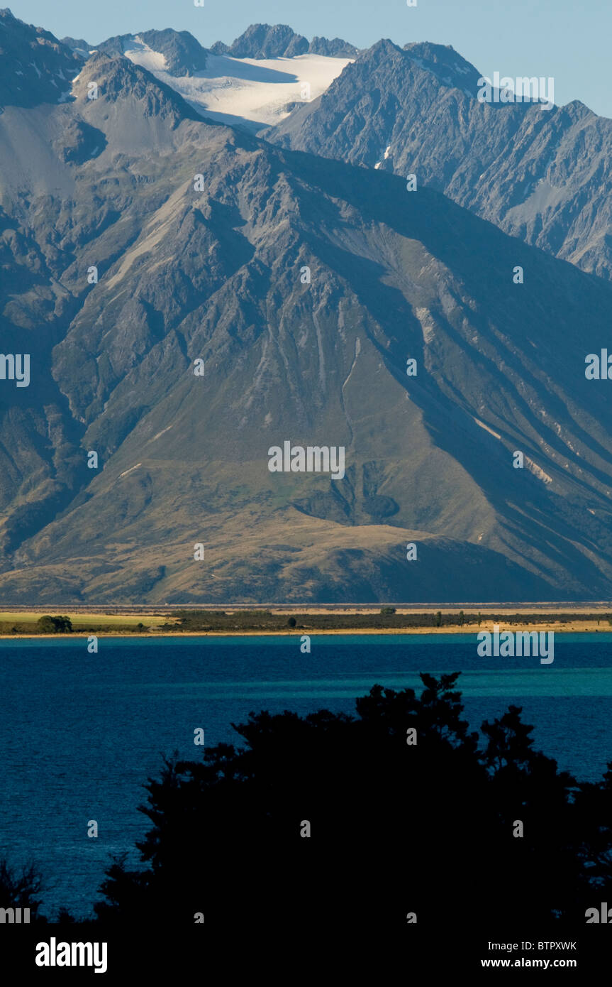 Ben Ohau Range of Mountains, Ruataniwha Conservation Park,Shores of ...
