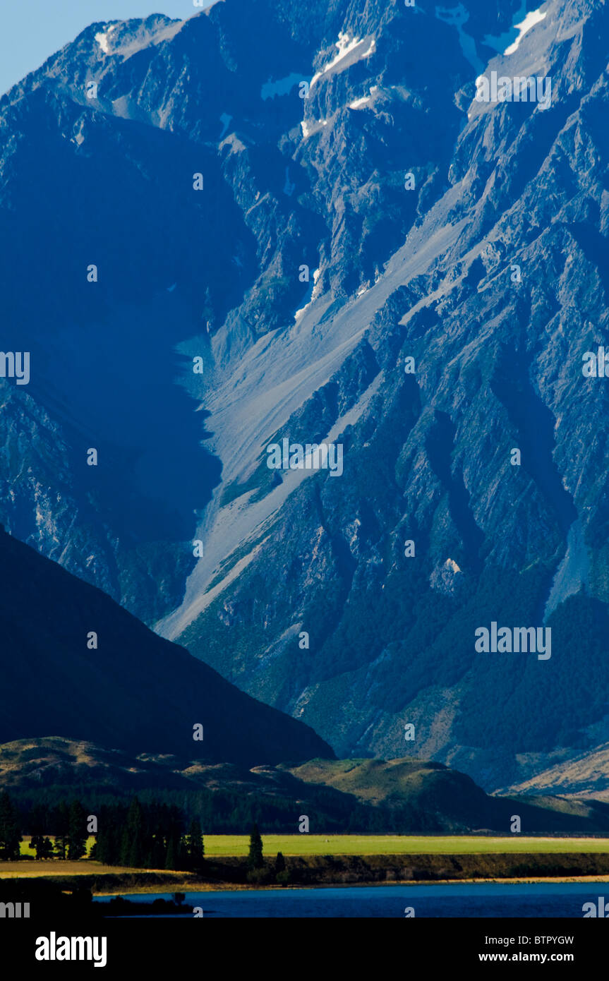 Ben Ohau Range of Mountains, Ruataniwha Conservation Park,Shores of ...