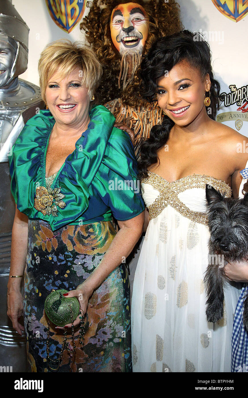 THE WIZARD OF OZ 70th Anniversary Emerald Gala Stock Photo - Alamy