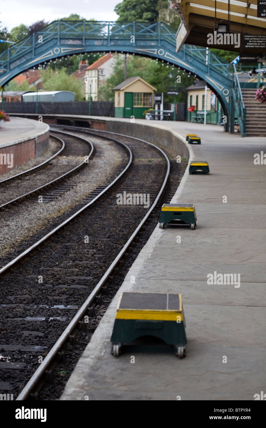 Steam train arriving at station platform hi-res stock photography and ...