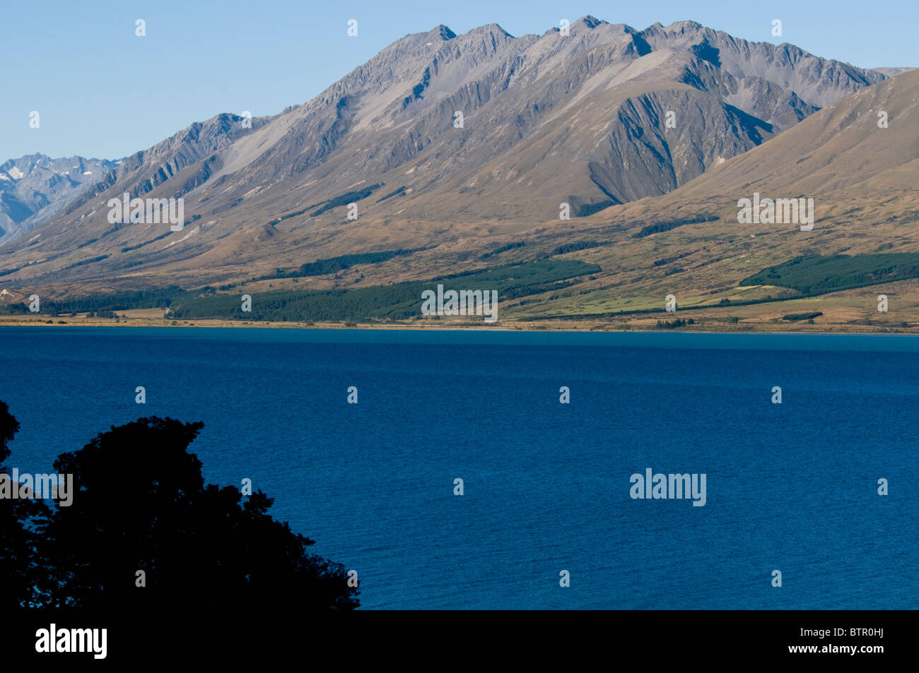Ben Ohau Range of Mountains, Ruataniwha Conservation Park,Shores of ...