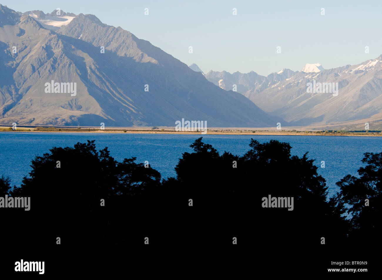 Ben Ohau Range of Mountains, Ruataniwha Conservation Park,Shores of ...