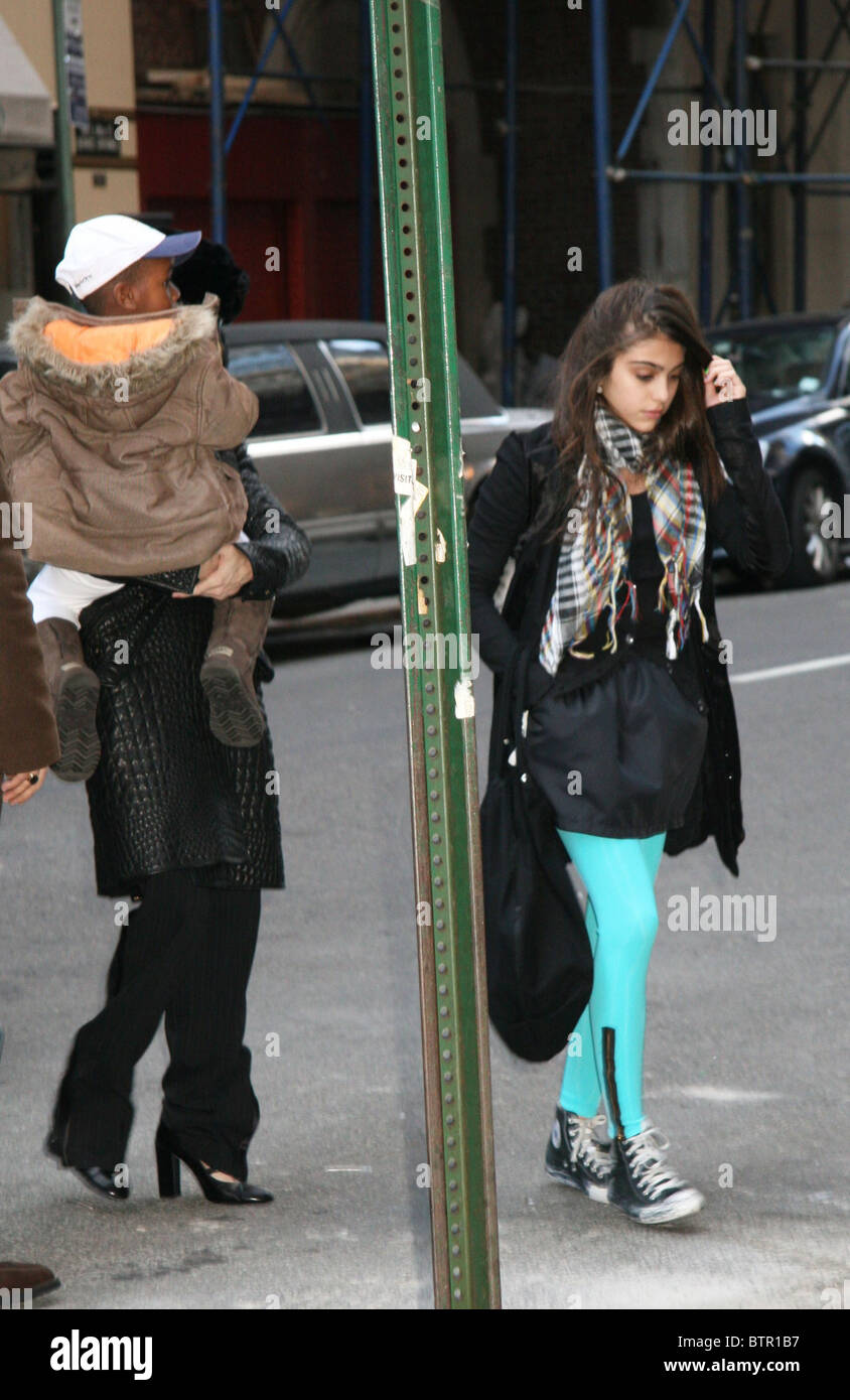 Madonna, Guy Ritchie and Children at Kabbalah Center Stock Photo - Alamy