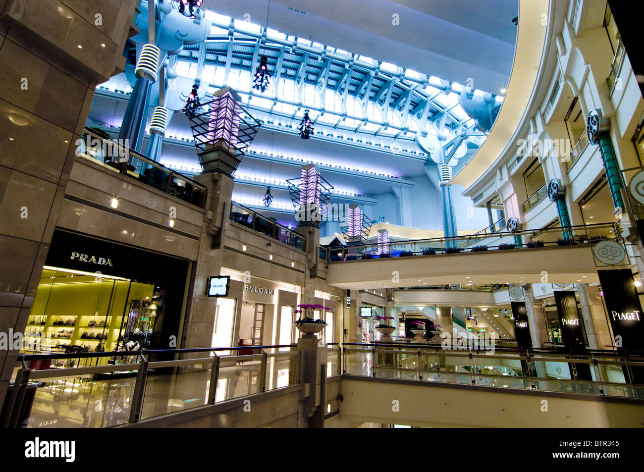 Taipei 101 interior hi-res stock photography and images - Alamy
