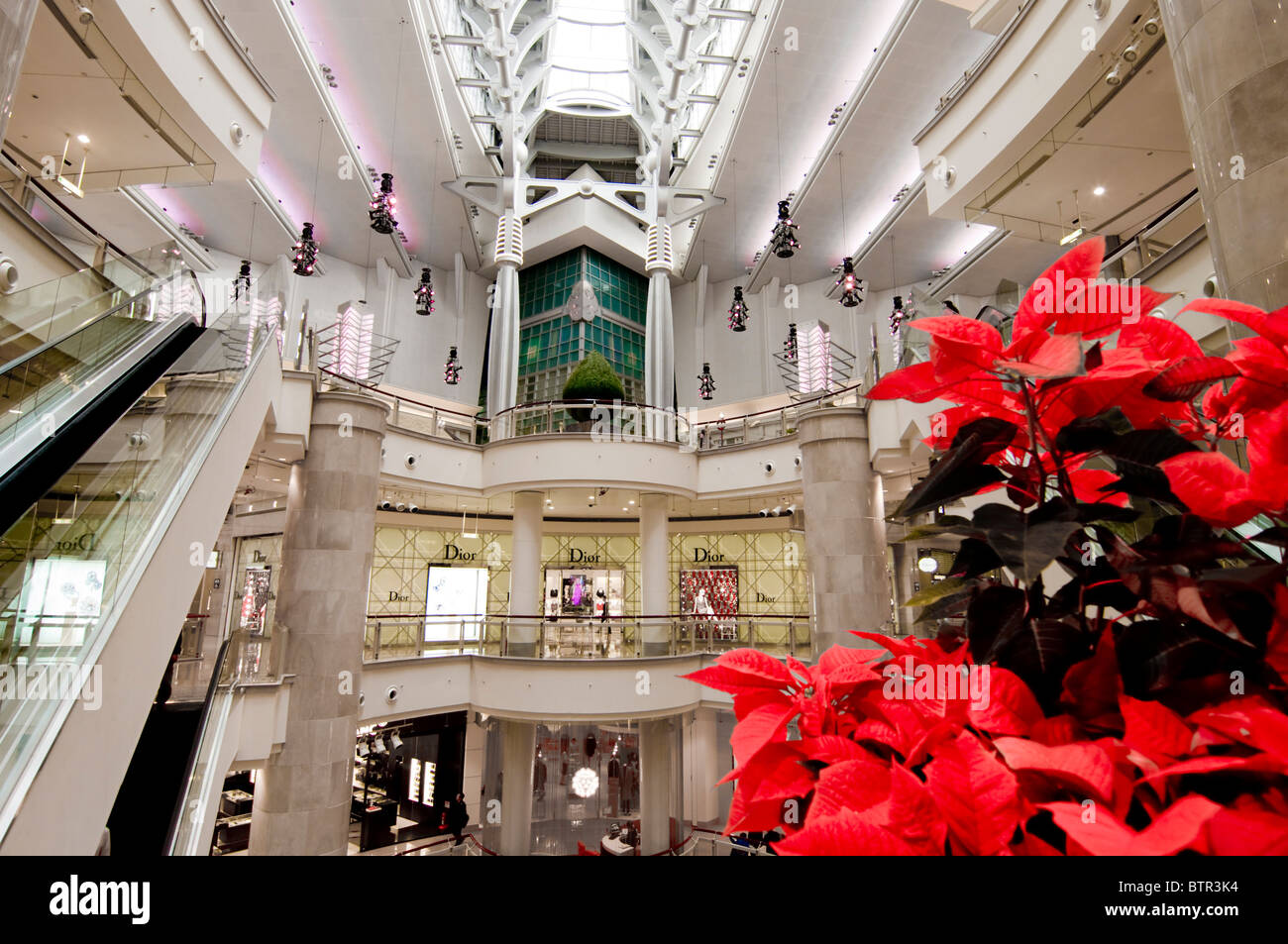Skyscraper atrium asia hi-res stock photography and images - Alamy