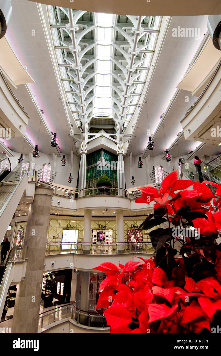 Taipei 101 interior hi-res stock photography and images - Alamy