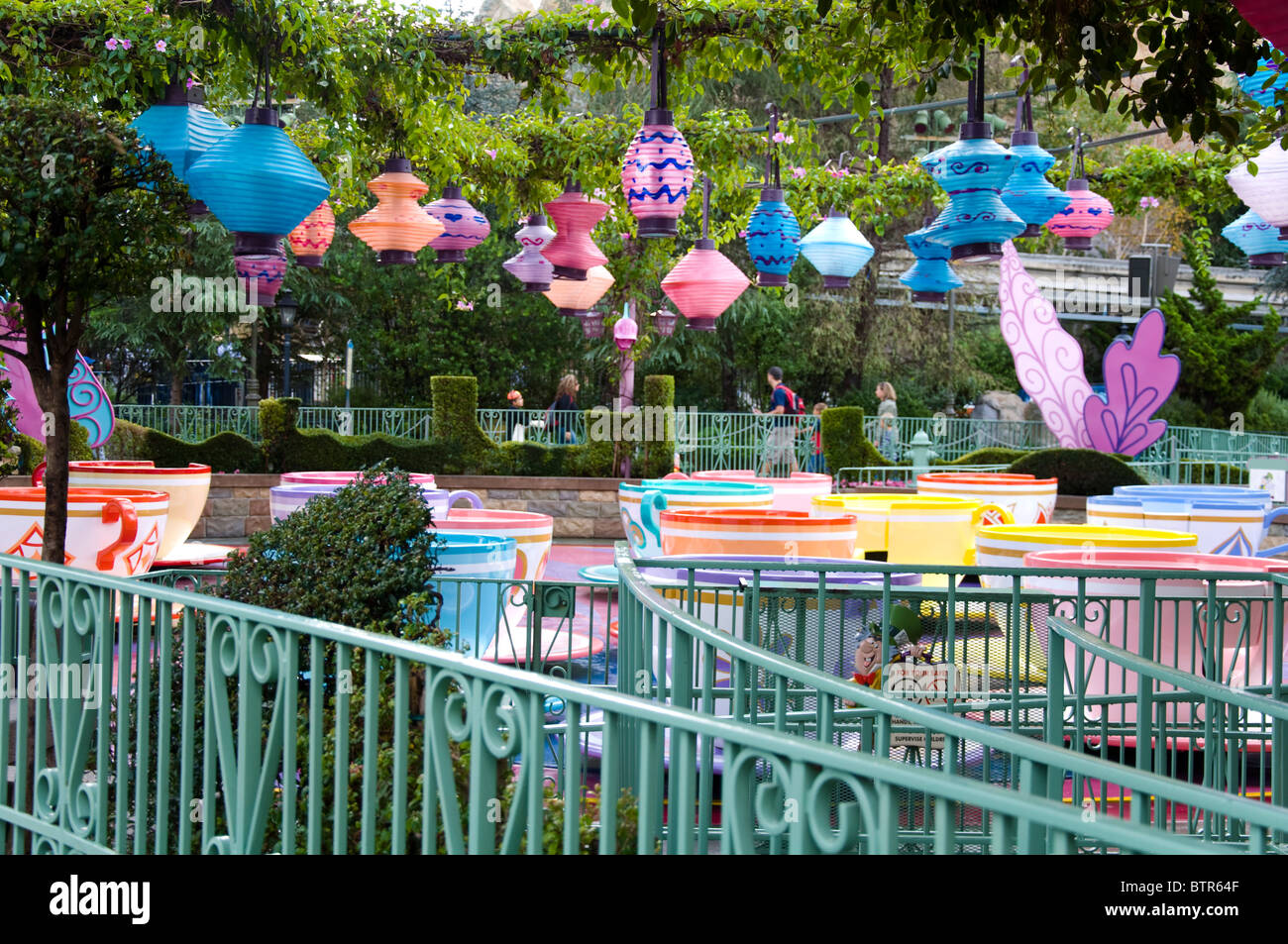 Amusement ride cup hi-res stock photography and images - Alamy