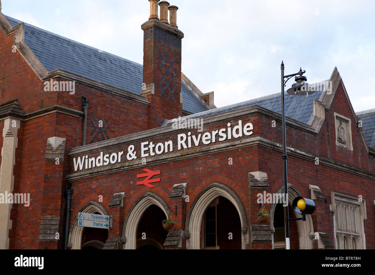 Windsor and eton riverside train station hi-res stock photography and ...