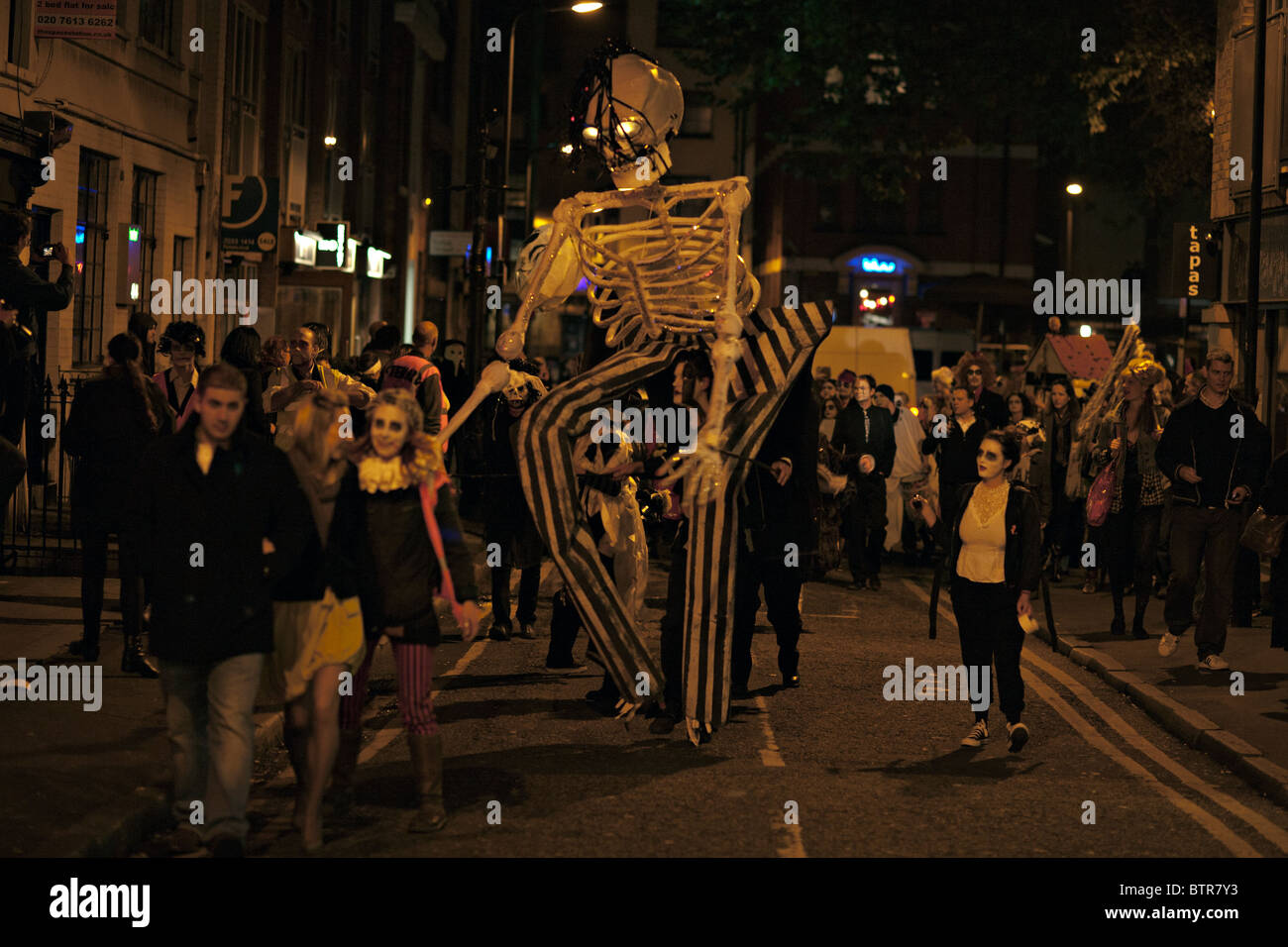 Skeleton parade hi-res stock photography and images - Alamy