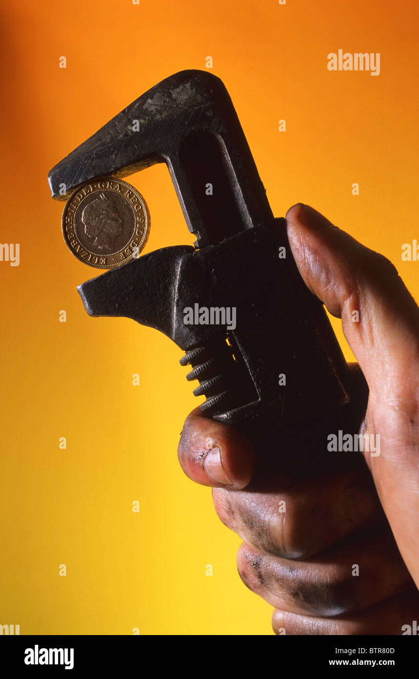 Two pound coin hand hi-res stock photography and images - Alamy