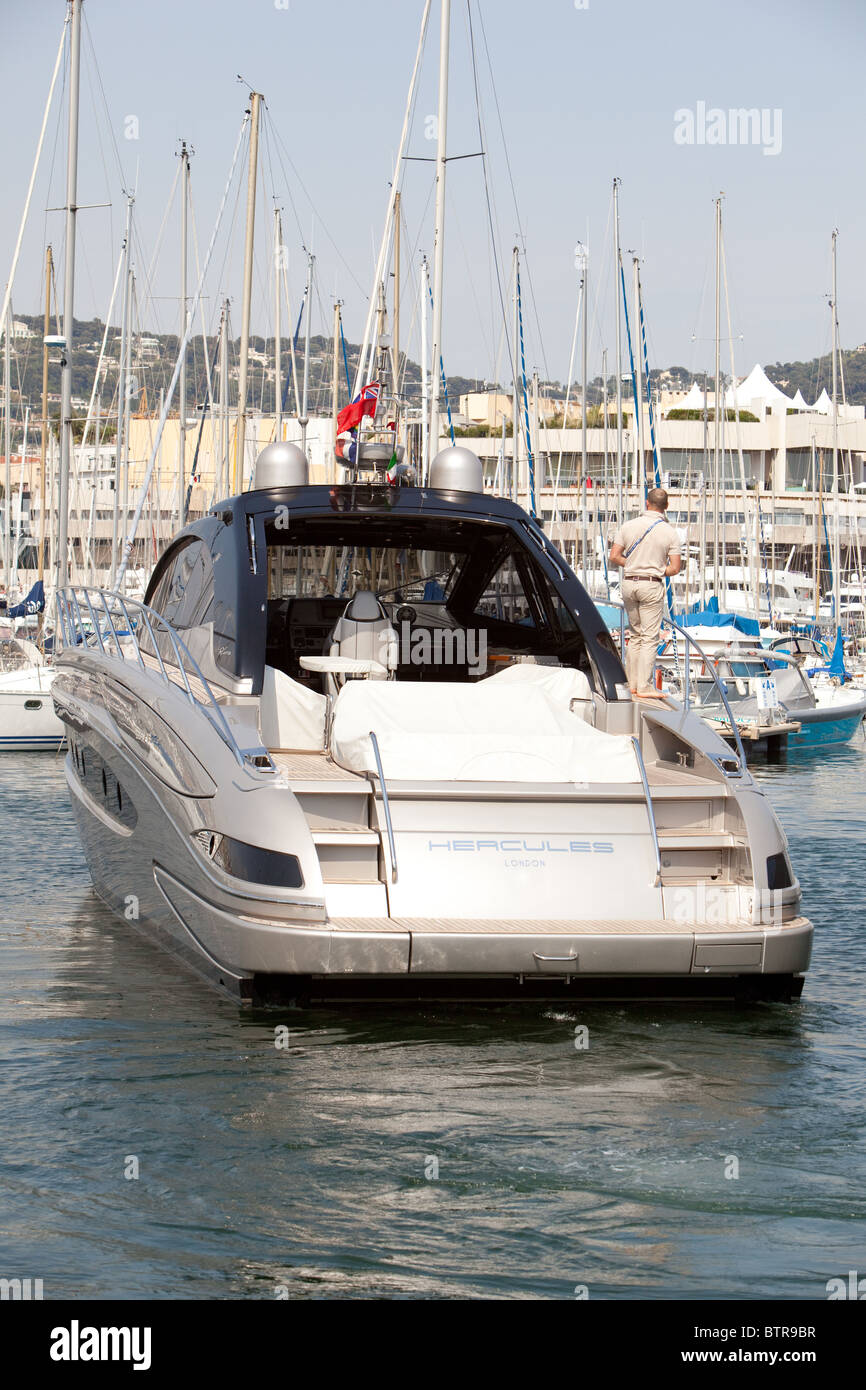 Single handed yachting hi-res stock photography and images - Alamy