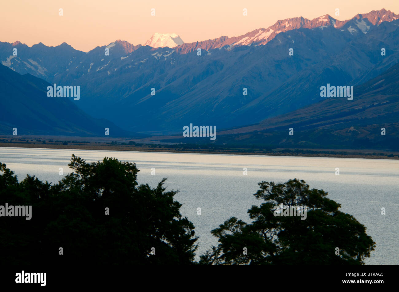 Ben Ohau Range of Mountains, Ruataniwha Conservation Park,Shores of ...