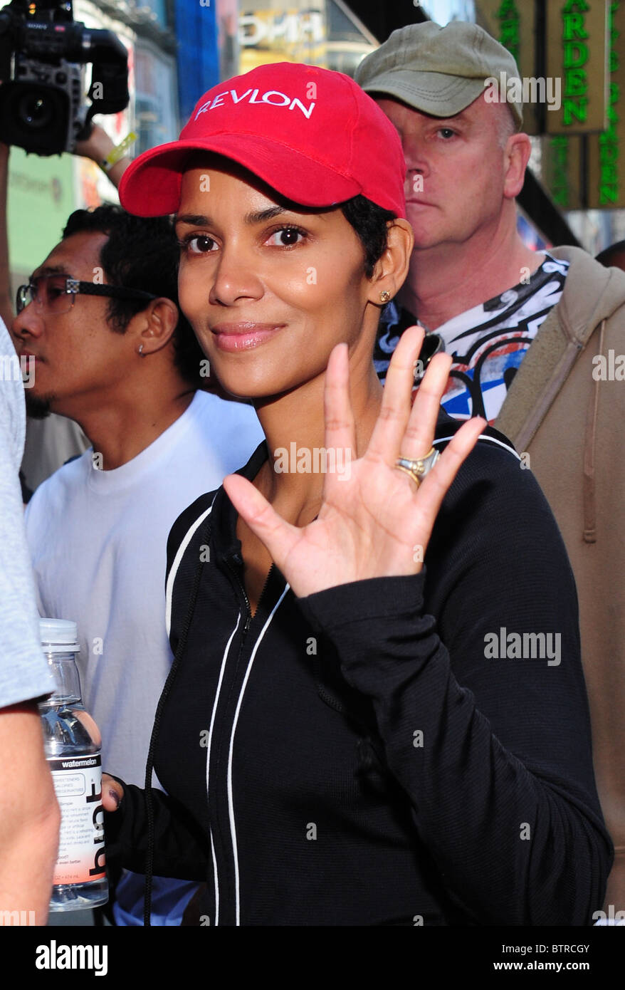 13th annual eif revlon run walk for women hi-res stock photography and ...